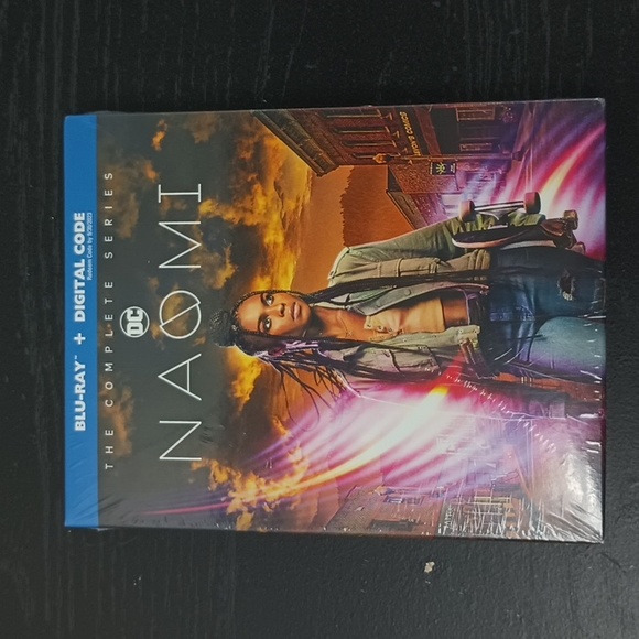 Warner Bros. | Media | Nwt The Complete Series Dc Naomi | Poshmark
